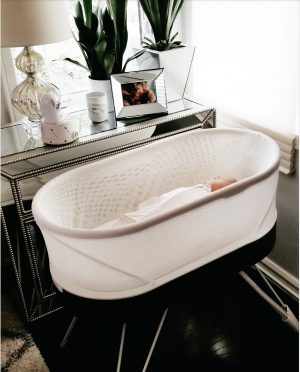 An honest review of our Snoo Smart Sleeper Bassinet - CHAMPAGNE + MACAROONS